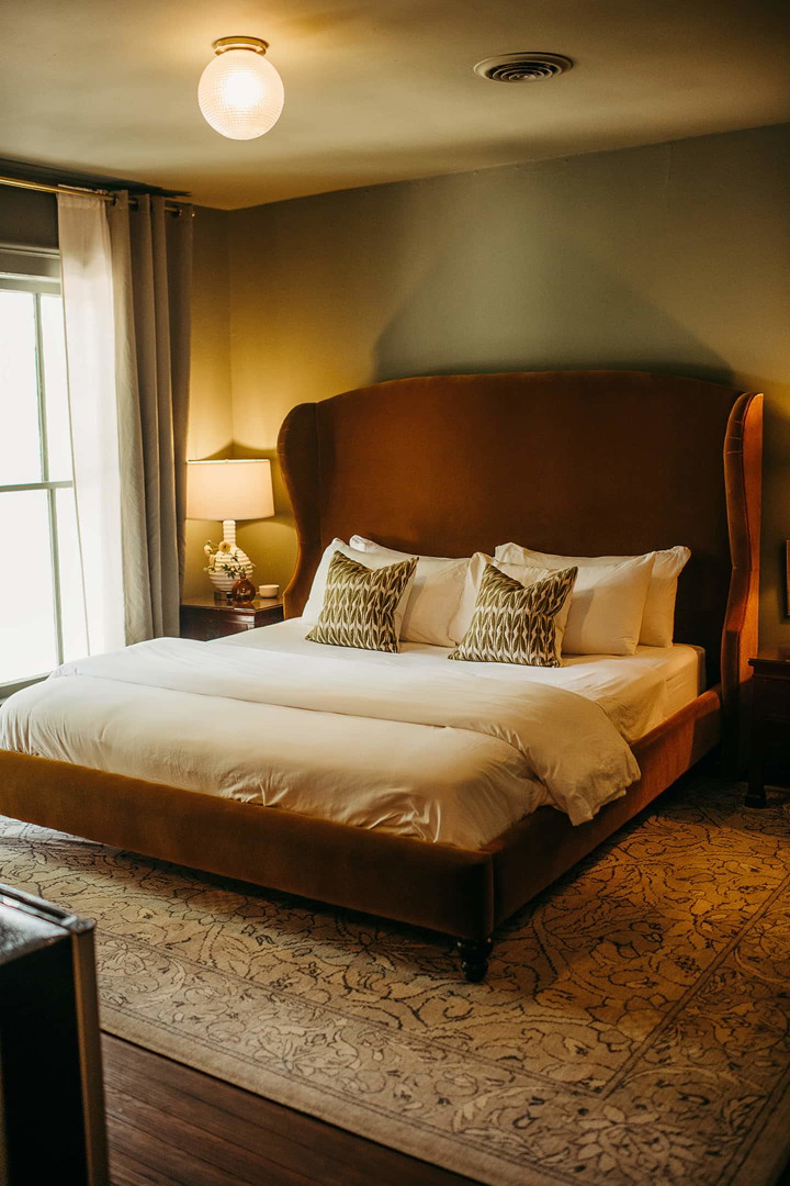 King Room Downtown At Crystal River Inn - San Marcos, TX