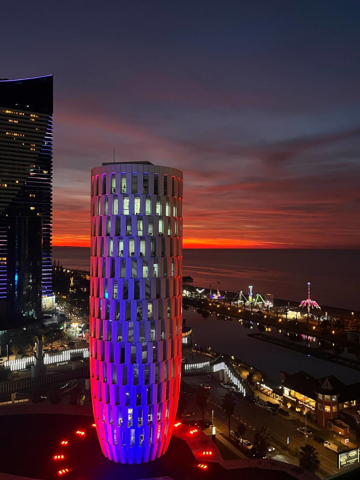 Designer Apt In Palace Complex Seafront Batumi - Batum