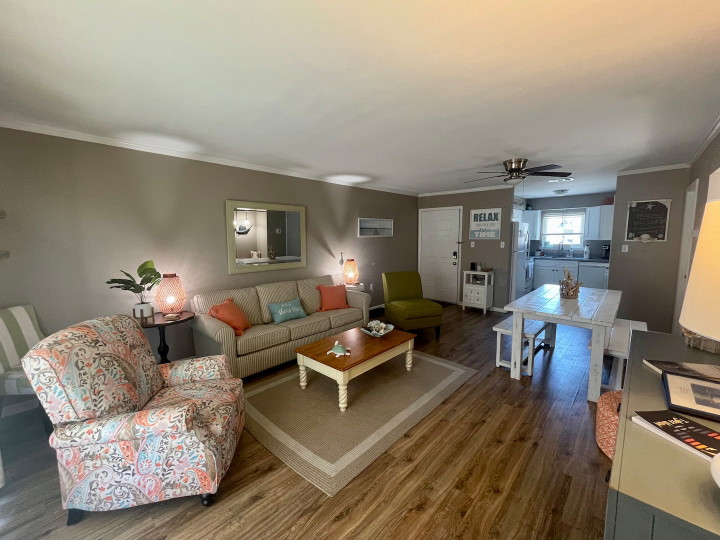 2 Bedroom Condo Just Steps From The Ocean, & Pools - Tybee Island, GA