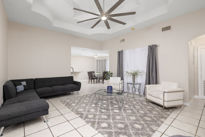 Cheerful 3 Bed Home With Plenty Of Parking Space - Mission, TX