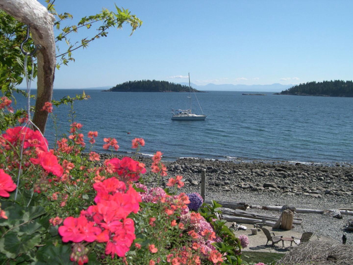 Absolute Heaven Oceanfront Suites - Sechelt