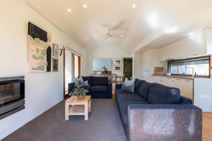 Unique 2 Bedroom Riverside Boathouse In Central Barwon Heads - Barwon Heads