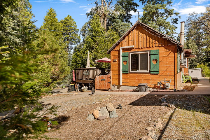 Grandpa's Cabin, Quaint Mountain Getaway - Running Springs, CA