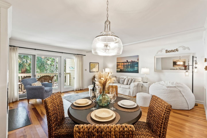 Seagrove Villa- Short Walk To Beach, Comm. Pool - Isle of Palms, SC