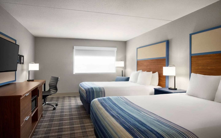 Americinn Branson | Exterior 2 Queen | Outlets - Branson, MO