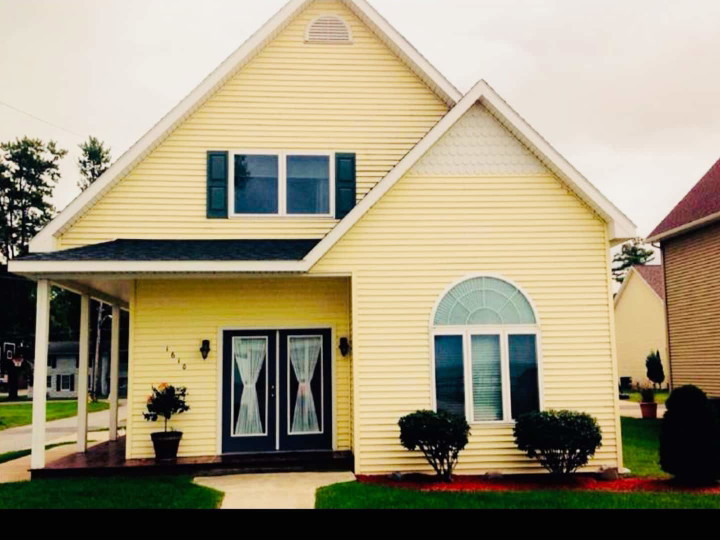 "The Fabulous Beach House" - Verona, NY