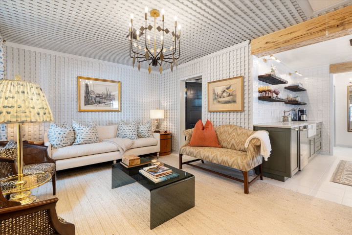 Le Hibou Blanc (A) - Fairhope: Laid-back Sophistication - Alabama