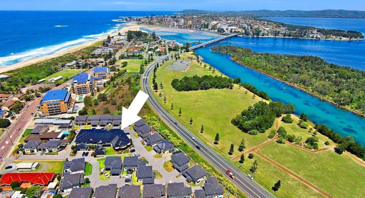 The Entrance North: Between The Ocean And The Lake - Central Coast