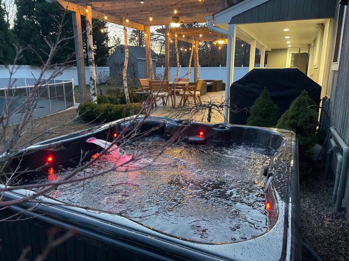 Jacuzzi Year-round - Villa Luz Private Home - Riverhead, NY