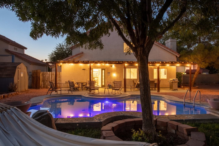 Large 4br Beauty With Pool & Amazing Backyard! - Henderson, NV
