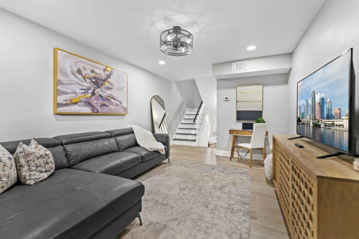 Cozy Townhome Perfectly Situated To Be Close To Both St Pete And Tampa. - Tampa, FL