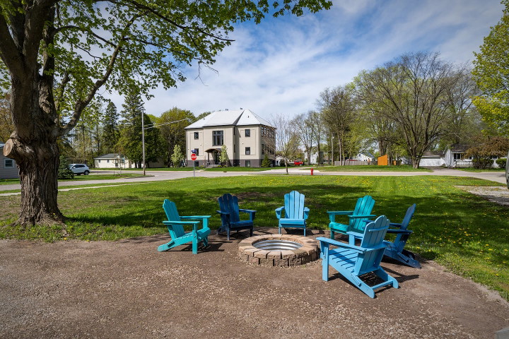 Walk To Downtown & Lake - 6 Miles To Ski & Golf - Boyne City, MI