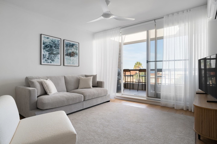 Top Floor Freshly Renovated Unit - Cronulla