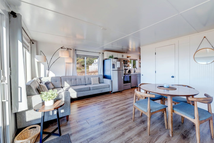 Oceanfront Retreat Unit #4 At Beachcomber Cottages - Yachats, OR