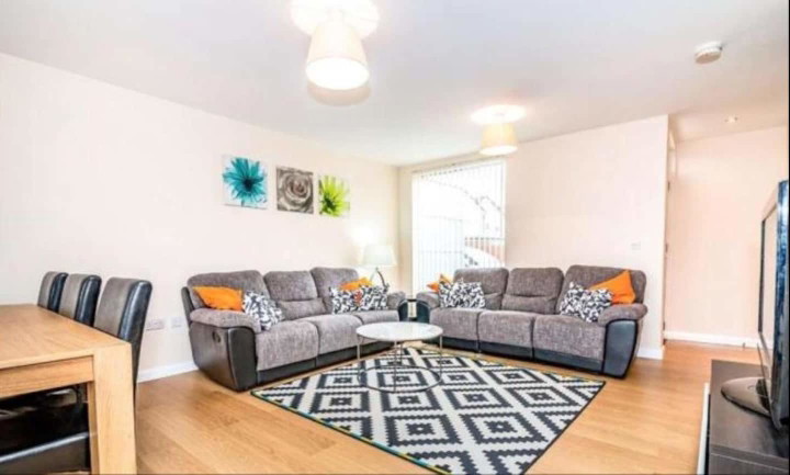 Very Clean House + Car Parking + Air Conditioning - Manchester