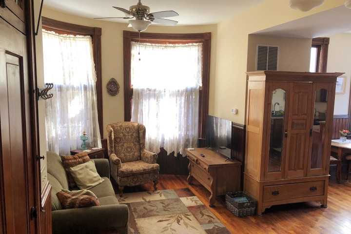 Fannie Stout House Gatehouse (Apt 1) - Dubuque, IA