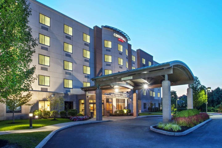 Comfy King Bed | Free Parking. Indoor Pool - Phoenixville, PA