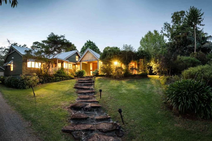 Country Homestead Set In The Rainforest - 