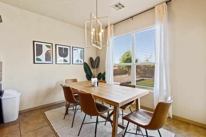 Stylish & Comfy House With Backyard And Parking - Las Cruces, NM