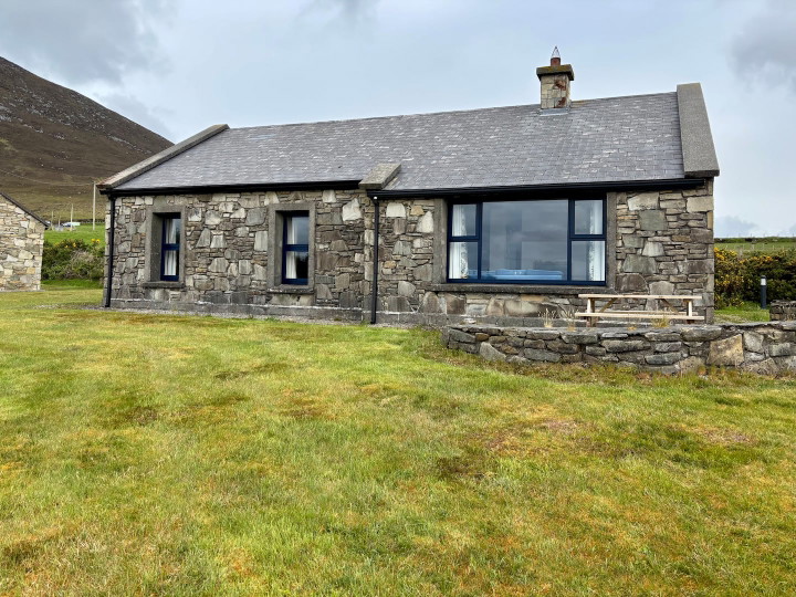 Cosy 3 Bedroom Cottage With Sea And Mountain Views - Achill Island