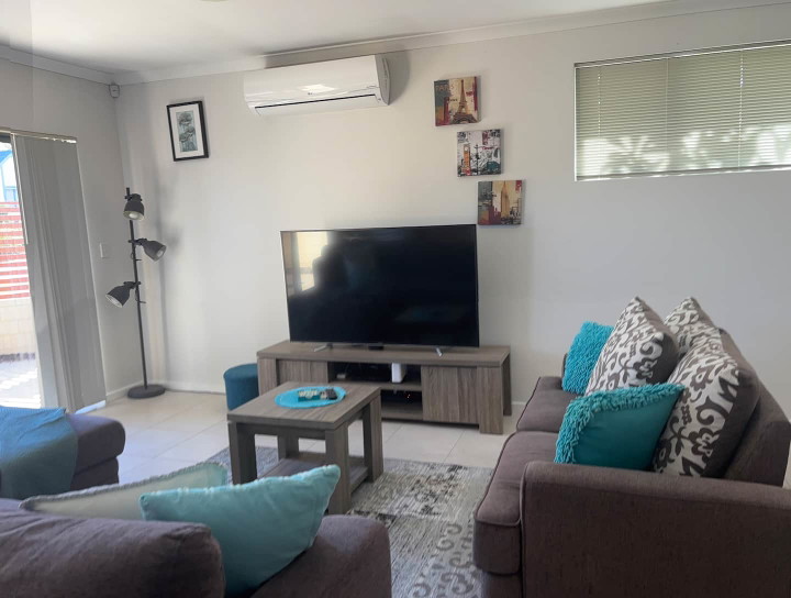 Lovely Modern Family Stay In The Heart Of Innaloo. - Perth