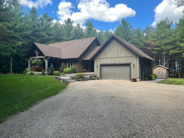 Adventure Awaits! Log Cabin With Hot Tub! - Durham