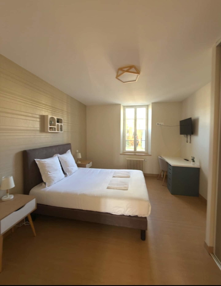 Grandes Chambres Pour 6 · 2 Salles De Bain - Paray-le-Monial