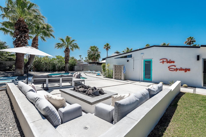 Alexander Deluxe Bietet Klassischen Stil Mit Modernem Komfort! - Palm Springs, CA