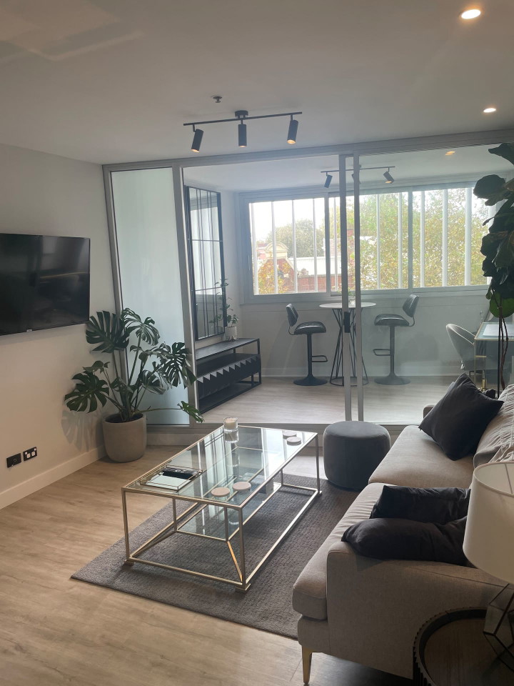 Renovated Apartment In "Top Of The Town" + Pool - Coogee