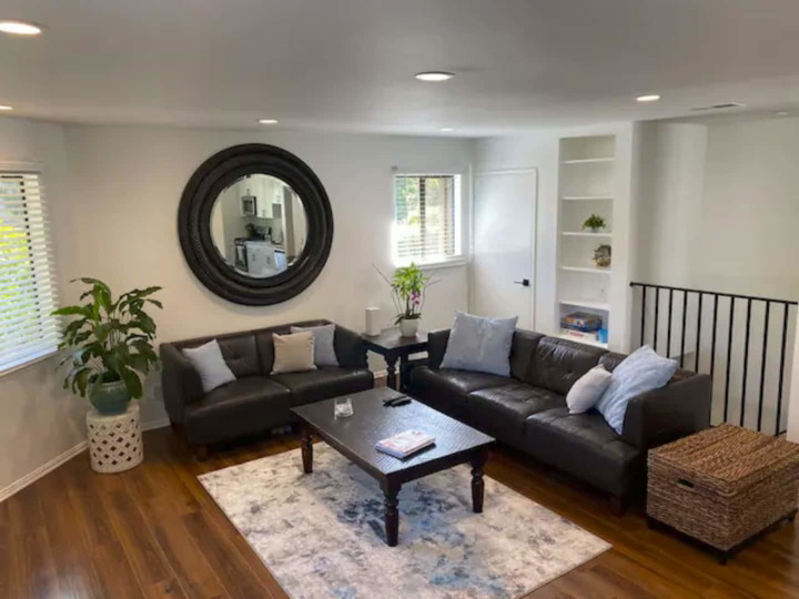 Located In The Heart Of The West Side - Los Angeles