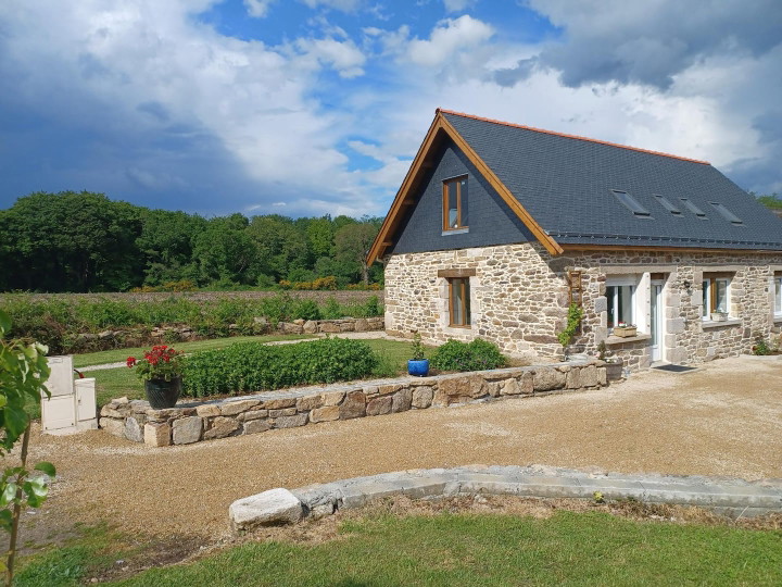 Appartement Confortable Dans Un Jardin - Baud