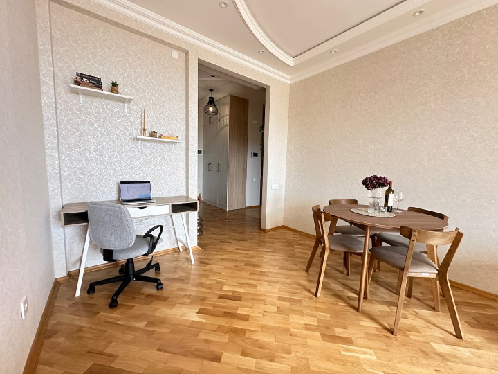 Playstation 5 + Panoramic City View Apartment -