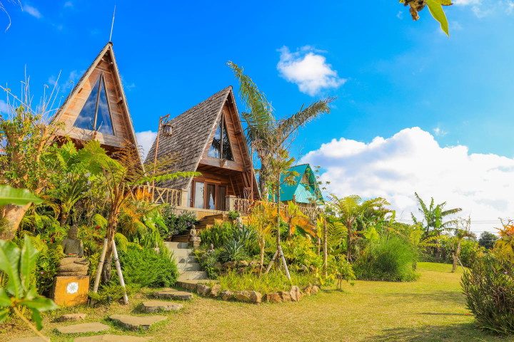 Mezzanine A-shapped House With Great View - Munduk