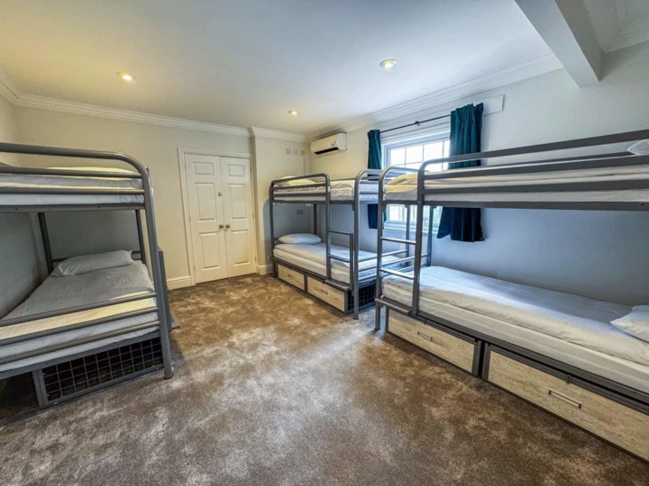 Private 6 Bed Room - Dublin