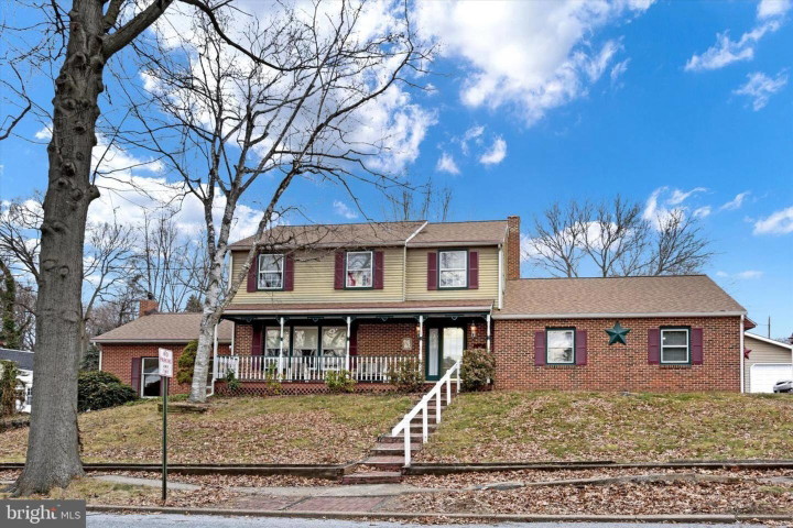 Spacious Home Retreat W/ Pool And Hot Tub - Harrisburg, PA