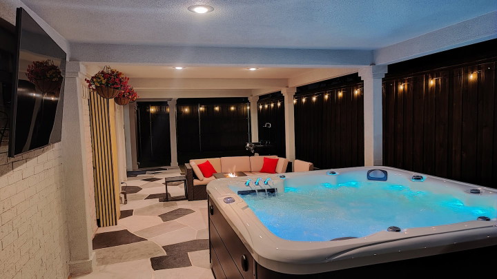 Resort-style 3b Home Dfw | Hot Tub, Mini Golf, Gym - Richardson, TX