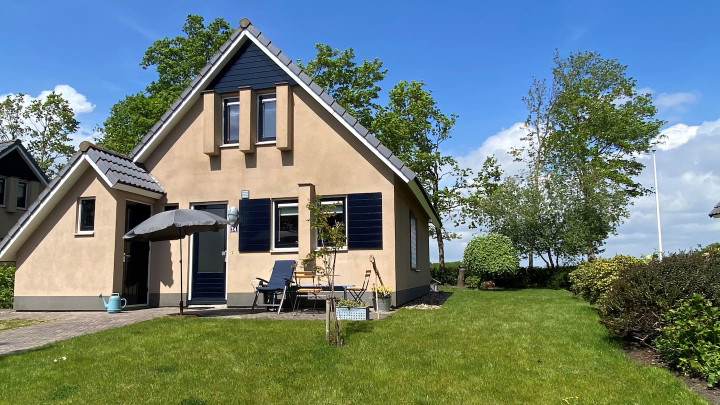 Het Gaasthuis. Huis Met Uitzicht Over Land En Bos - Lemmer