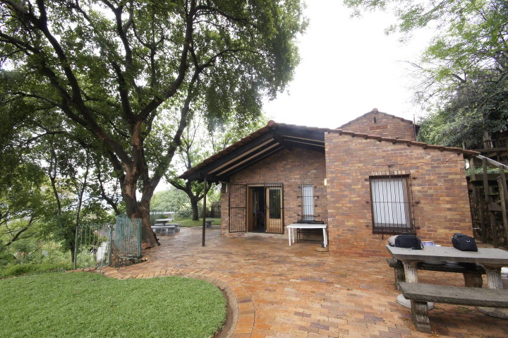 Due Season Getaway At Kosmos For 3 To 6 Guests - Hartbeespoort