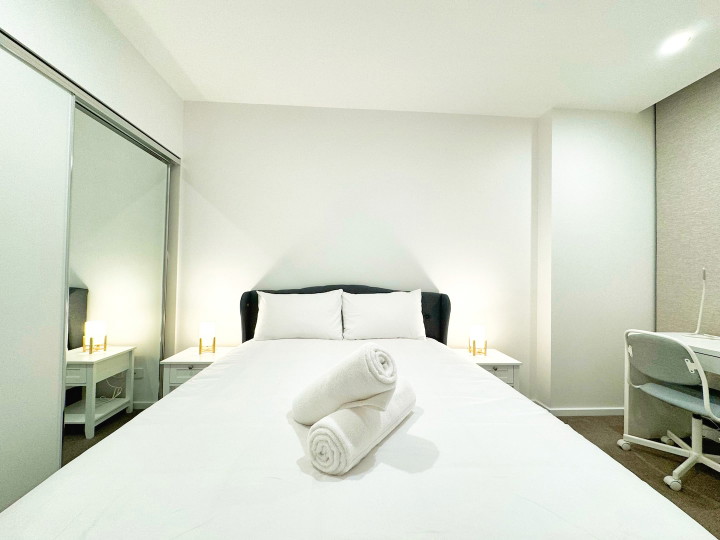 Urban Sanctuary In West Franklin With Pool & Gym - Adelaide