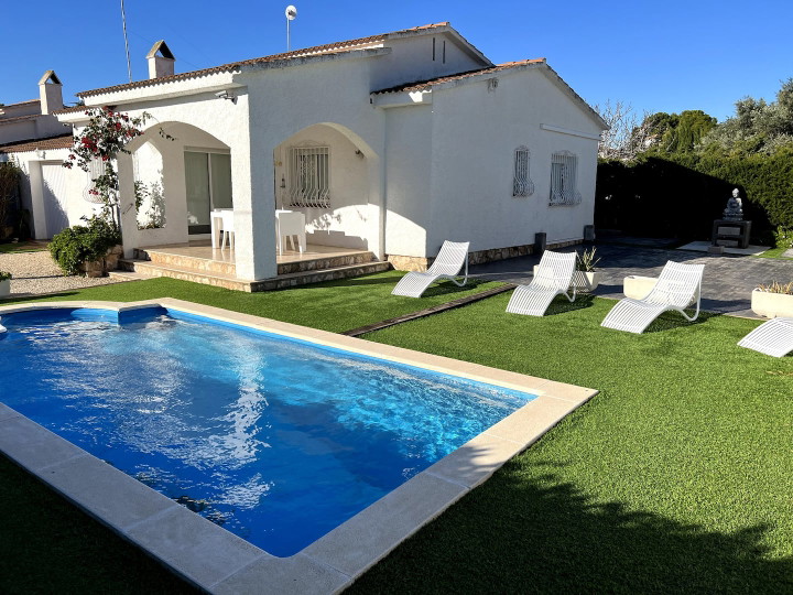 Agradable Villa Con Piscina - Costa Daurada (Spain)