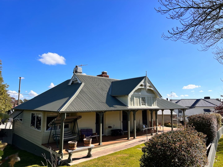 Sally's Hosted Air Bnb - Young