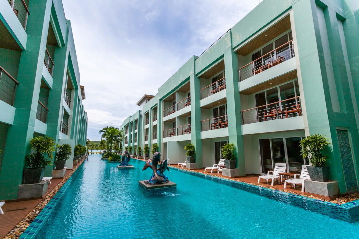 Wake & Dive In + Breakfast | Phi Phi - Ko Phi Phi Don