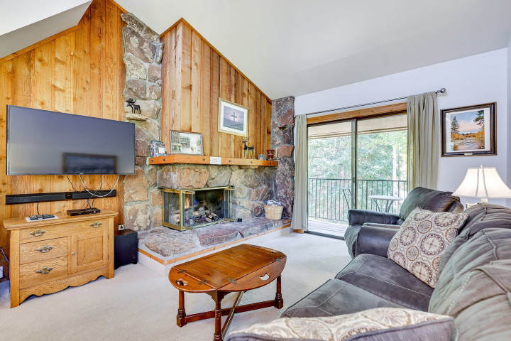 Walk To Shops & Dining! Winter Park Condo W/ Pool - Winter Park, CO