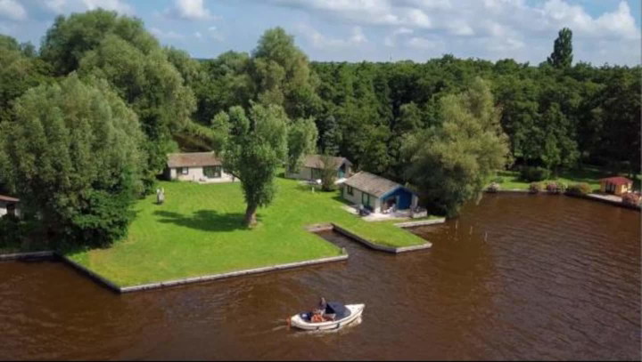 Island Bungalow  Rowing Boat Included - Maarssen