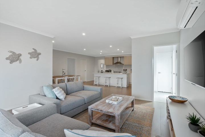 Wait 'N' Sea In Cowes By Ready Set Stay - Melbourne