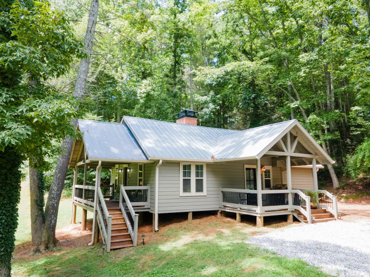 Charming 3 Bedroom Cottage - Dahlonega, GA