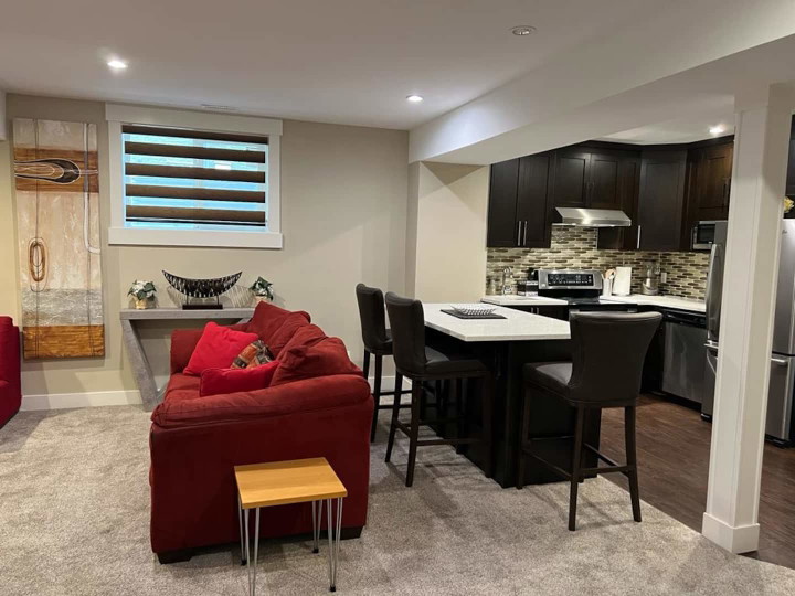 Lovely 2 Bedroom Units 1 King And 1 Queen Beds. - Airdrie