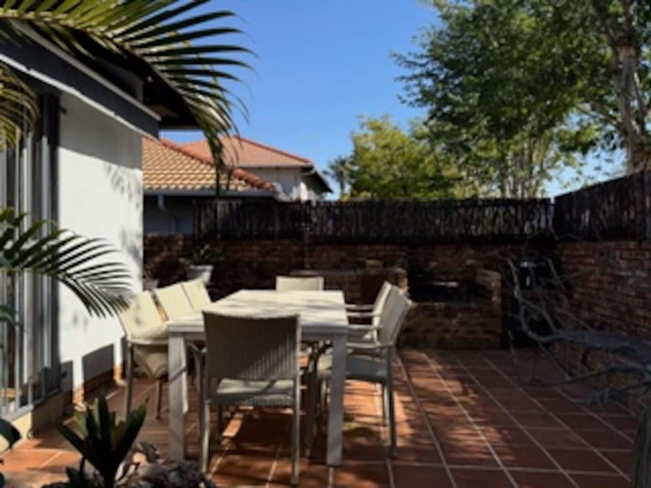 Modern Townhouse Within A Secure Estate. - Pretoria