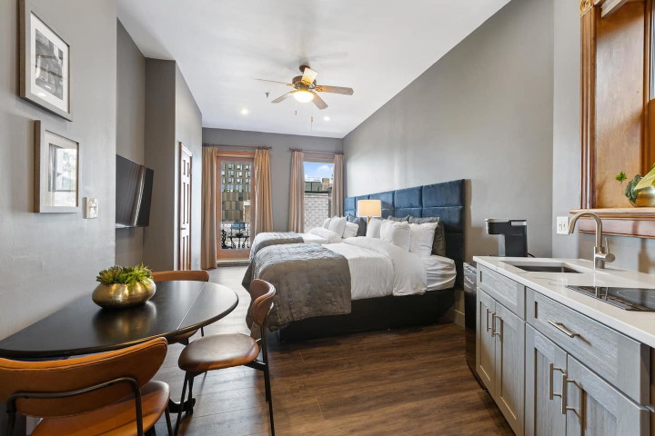Blue Moon Delightful Double Queen With Balcony - New York City
