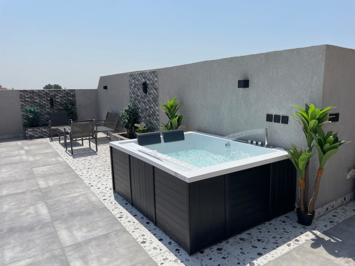 Luxury Roof With Jacuzzi & Outdoor | Self Entry - Jeddah